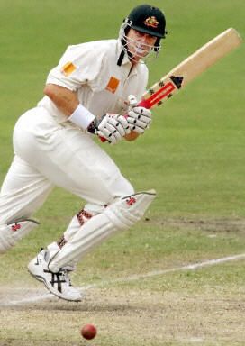 Hayden sets off for a run on his way to a century | ESPNcricinfo.com
