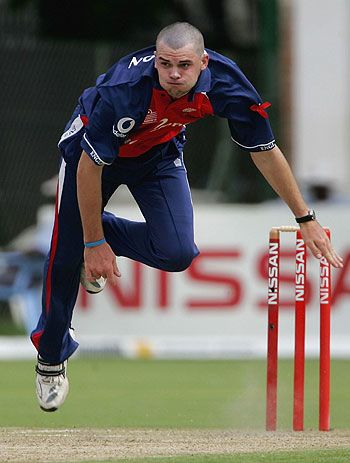James Anderson and his newly shaved head | ESPNcricinfo.com